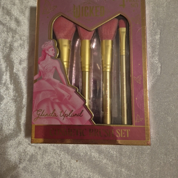 TASTE BEAUTY | Makeup | Wicked Cosmetic Brush Set With Pink And Gold ...